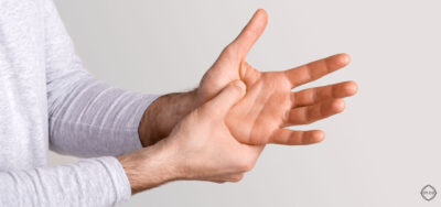 Strzelanie palcami - jak leczyć palec trzaskający?